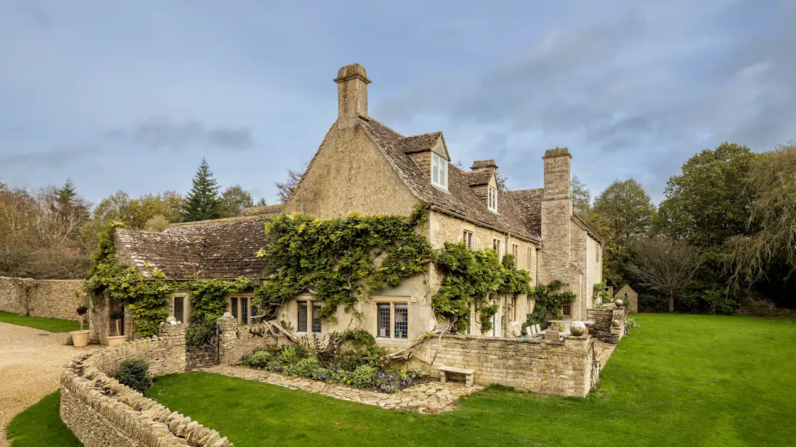 Property Details - Enchanting English Farmhouse Nestled Amidst the ...