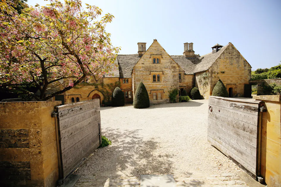 Property Details - Luxury Manor House in the Beautiful Cotswolds | StayOne