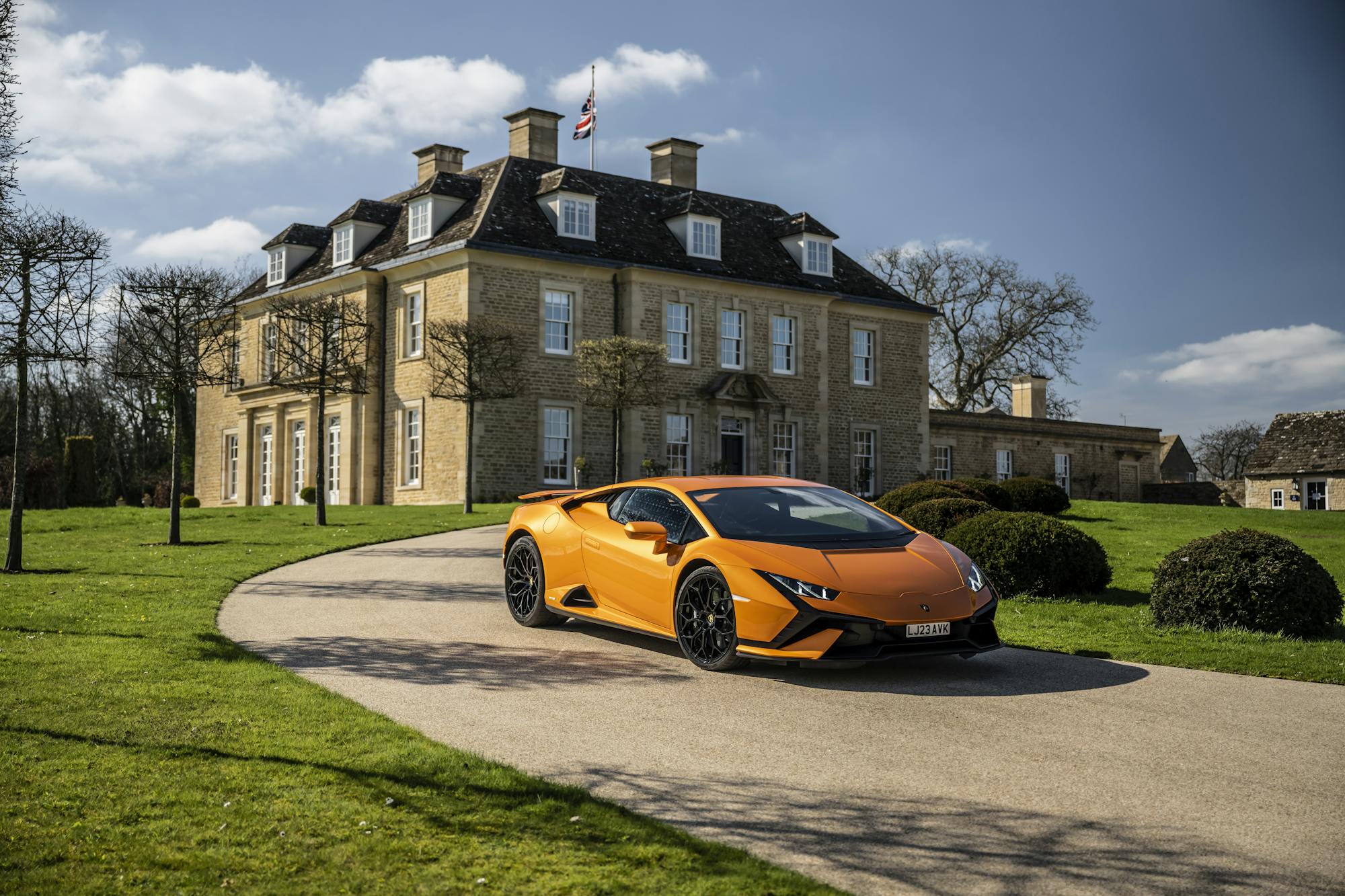 The Ultimate Supercar Experience with Mandarin Oriental Exclusive Homes | StayOne
